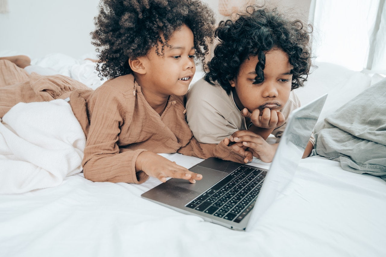 Les enfants et le numérique : votre avis nous intéresse - Planetepapas.com